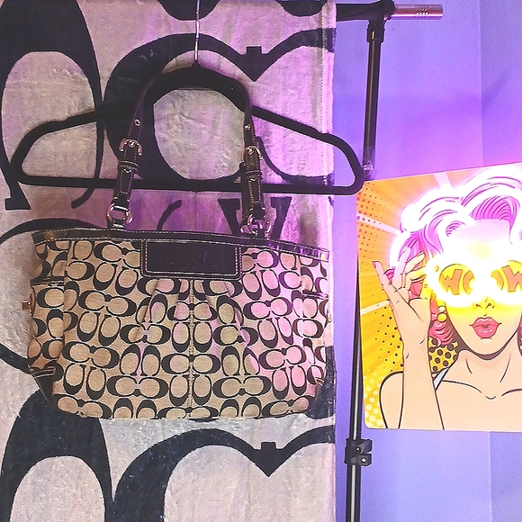 Coach | Bags | Coach Signature C Logo Tote Authentic Please See Pics Has Flaws In Back | Poshmark